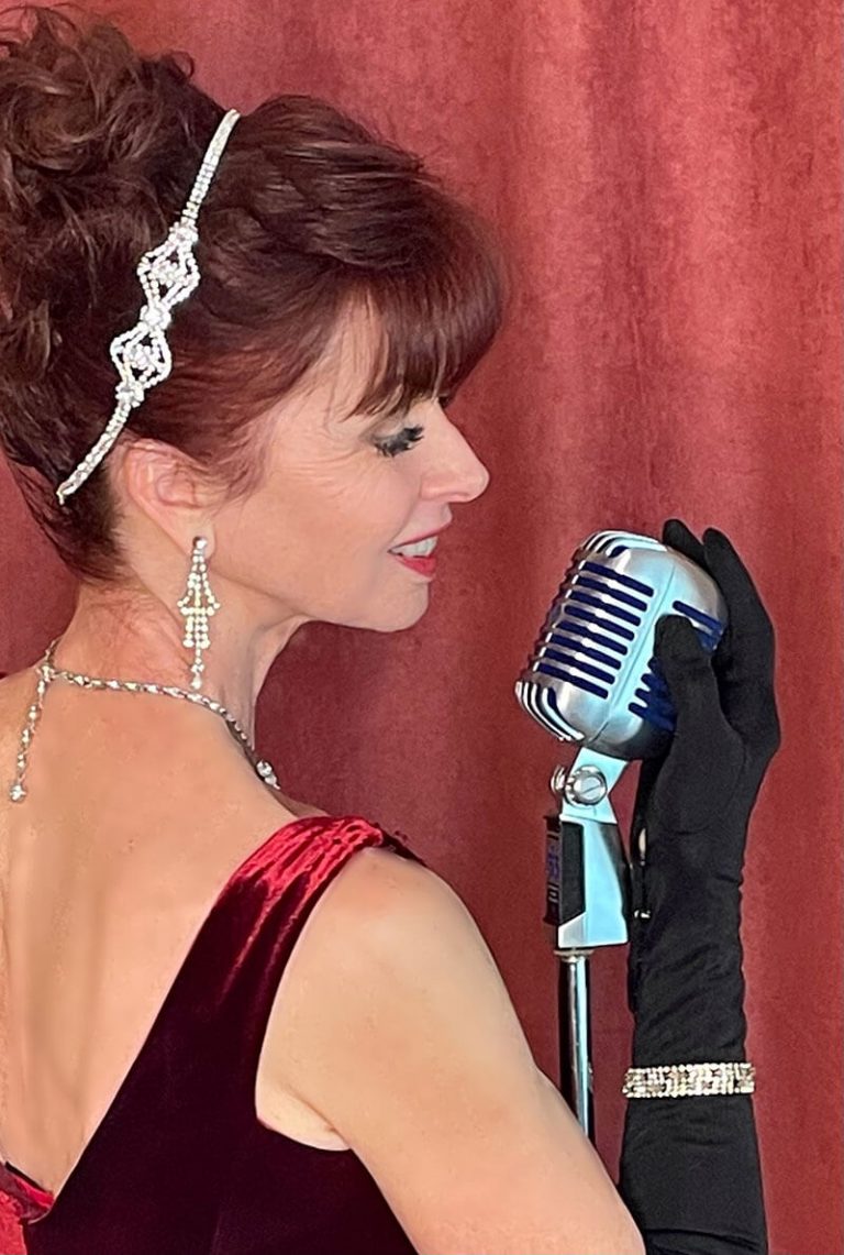 Bio – Charlotte Carpenter Lewis